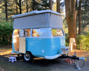 Retro Campers and Travel Trailers (10 “Vintage” Favorites)
